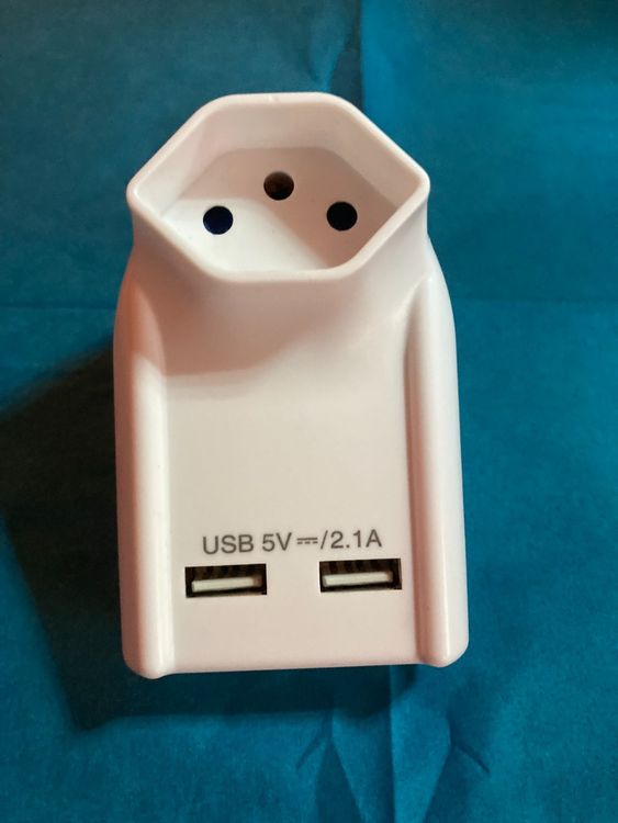 3- poliger Steckdosenadapter mit 2 USB-Anschlüssen (Gebraucht) in ...