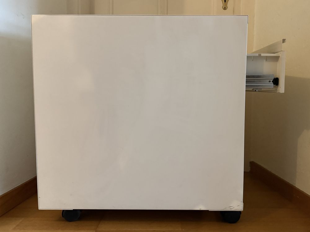 Weisser Rollcorpus aus Metall H62 x T60 x B44 cm schliessbar (Gebraucht ...