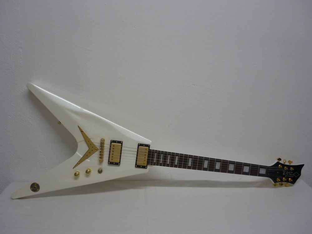 DBZ Diamond Cavallo - Flying V Gitarre (Gebraucht) in Maienfeld für CHF ...