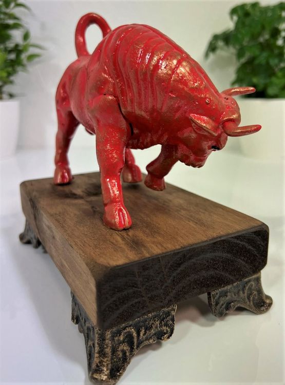 IMPOSANTER RED BULL STIER EISEN AUF SOCK | Kaufen auf Ricardo