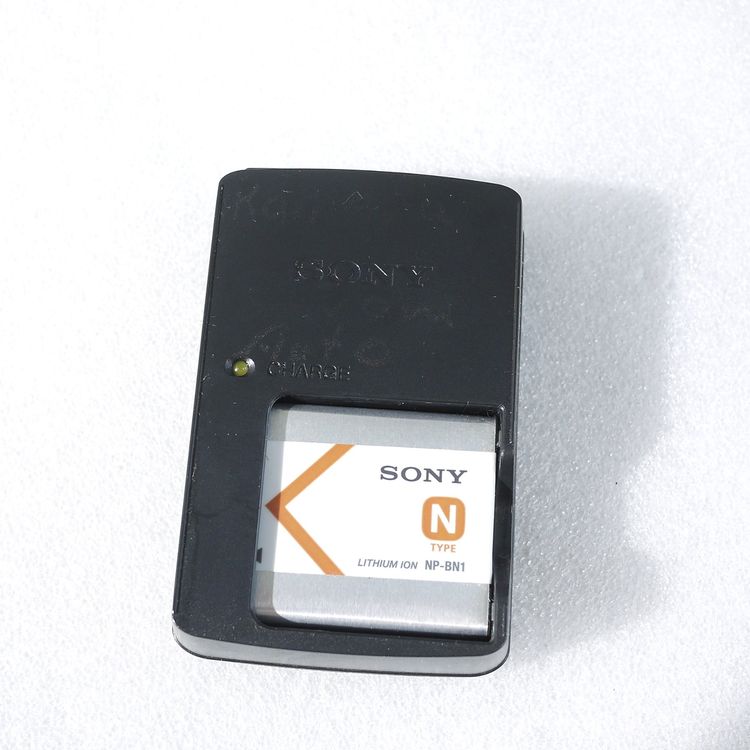 Sony N50 Ladegerät / chargeur + NP-BN1 Batterie (Cyber-shot) (Gebraucht ...