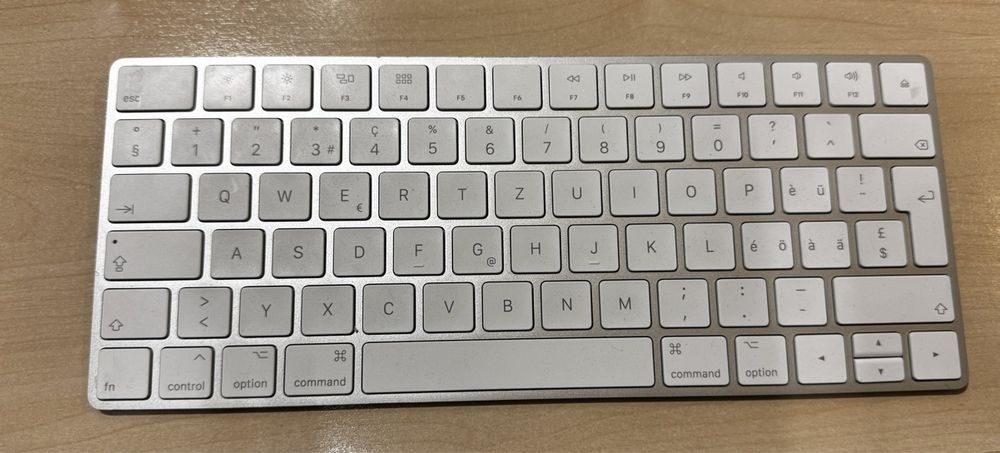 Apple Magic Keyboard CH-Layout (Gebraucht) in Basel für CHF 30 – mit ...