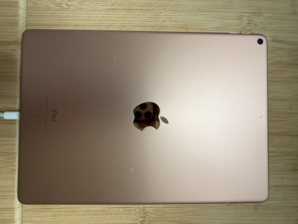 iPad Air 3 + Logitech Tastatur Case + Apple Pencil (Gebraucht) in ...