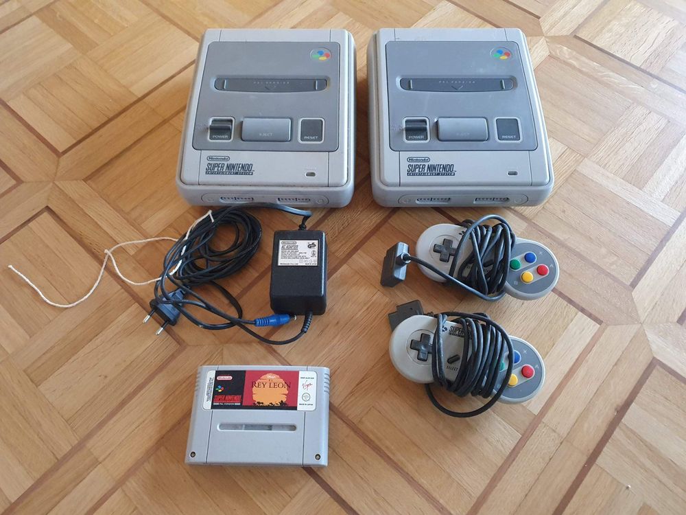 Super Nintendo (2x) + 2 manettes + 1 jeu (Gebraucht) in Delémont für ...