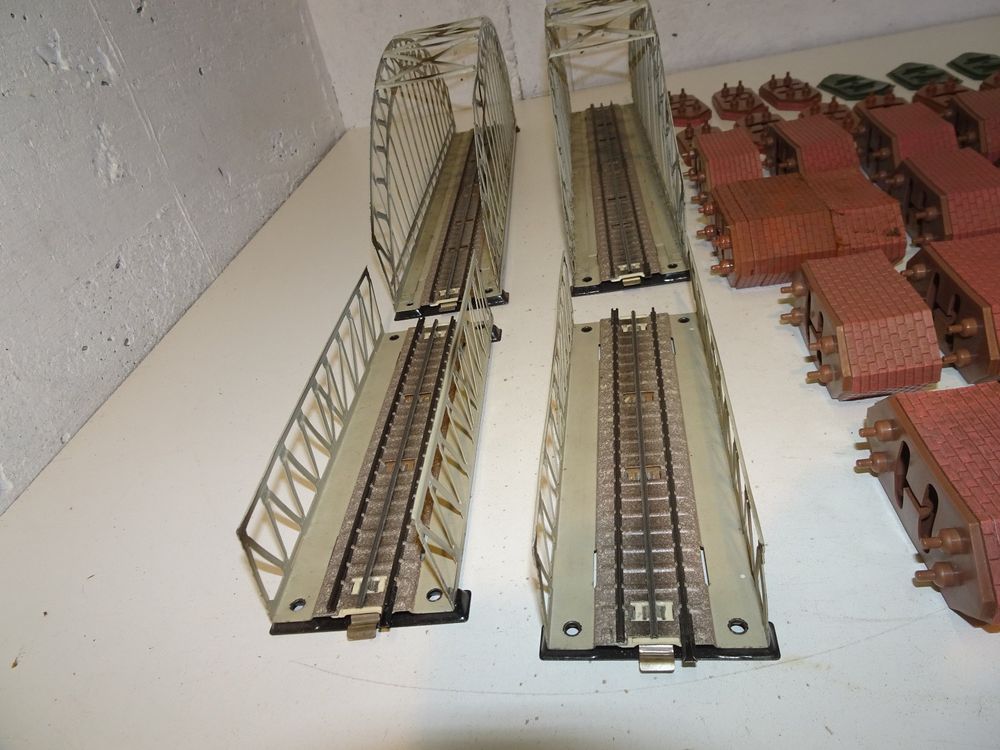 4 Märklin M-Gleis Metallbrücken Pfeiler HO (Gebraucht) in Emmenbrücke ...