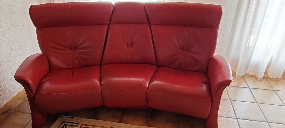 2er Leder Sofa mit Relax Funktion und Apero Ablage | Kaufen auf Ricardo