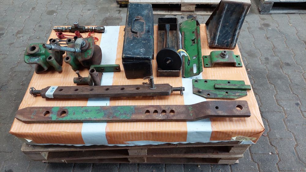 Traktor, Werkzeugkiste John Deere, Zugpendel, Zugmaul, Keil (Gebraucht) in Hendschiken für CHF ...