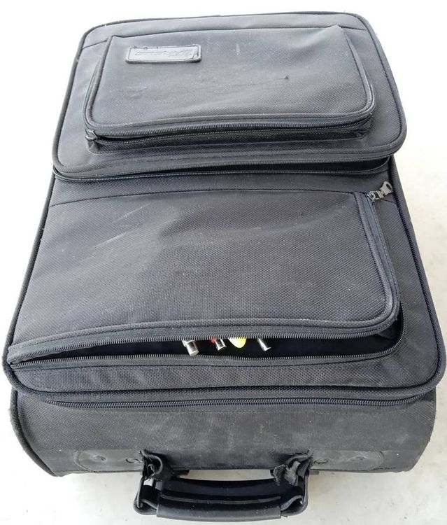 Laptop und ganzen Koffer voll PC-Zubehör - Storage Wars (Gebraucht) in ...