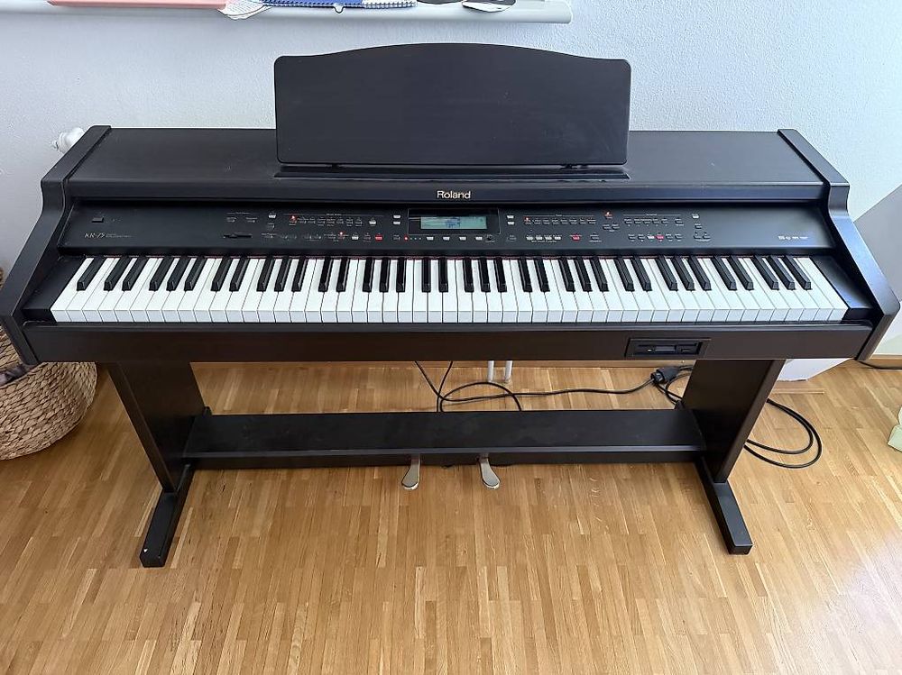 Roland KR-75 Digitalpiano - für Bastler (Defekt) in Rombach für CHF 50 ...