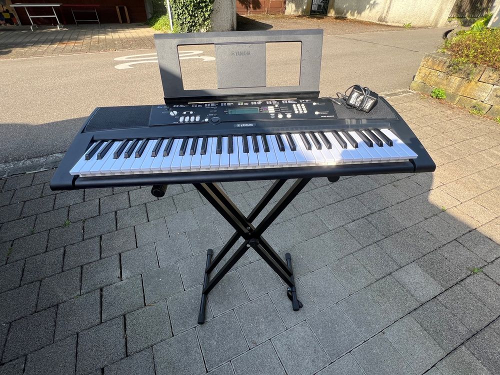 Yamaha Keyboard EZ 220 mit Ständer (Gebraucht) in Liestal für CHF 150 ...