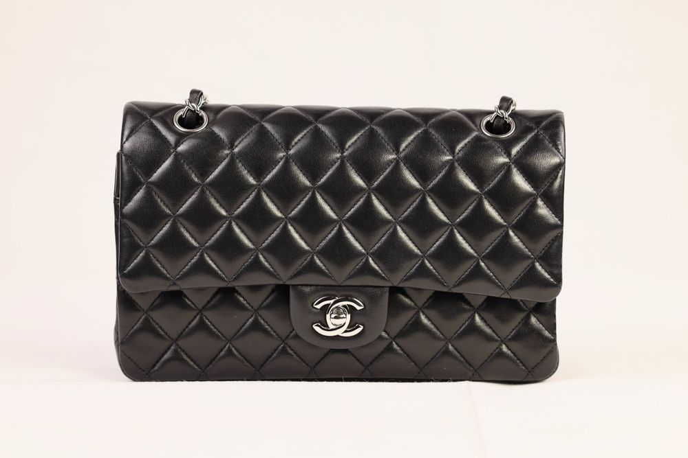 Schwarze Chanel Classic Double Flap Tasche (No.388) (Gebraucht) in ...