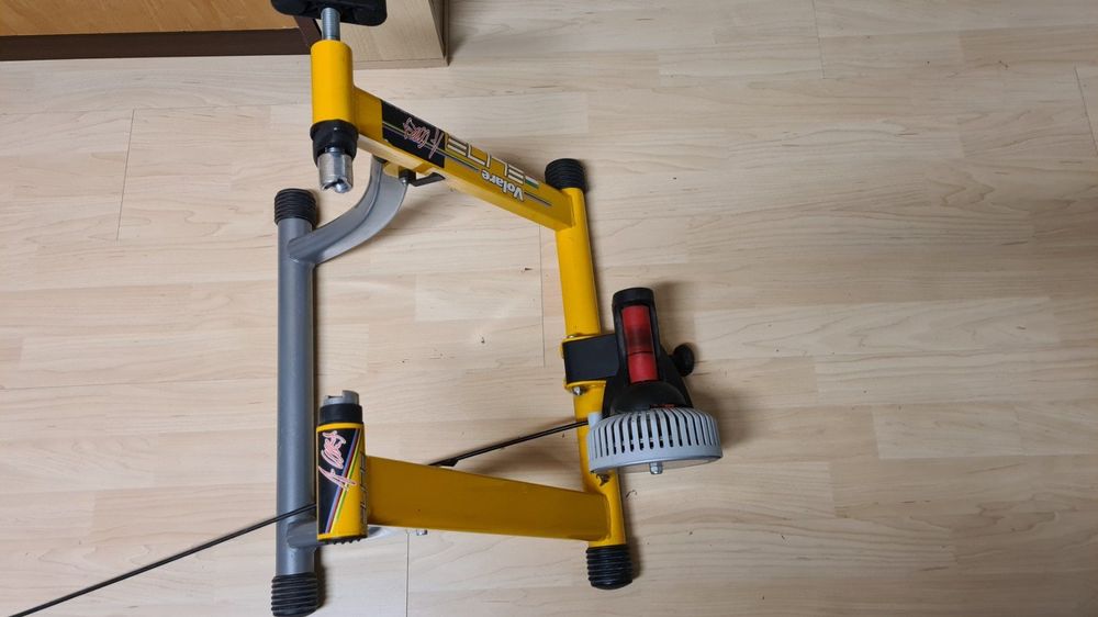 Velo Trainingsrolle Marke Volare Elite (Gebraucht) in für CHF 1 – nur ...
