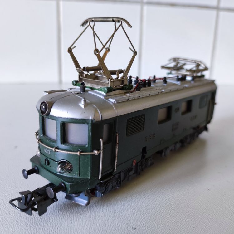 E-Lok SBB Re 4/4 I, Lok-Nr. 427 (Gebraucht) in Seuzach für CHF 79 – mit Lieferung auf Ricardo kaufen