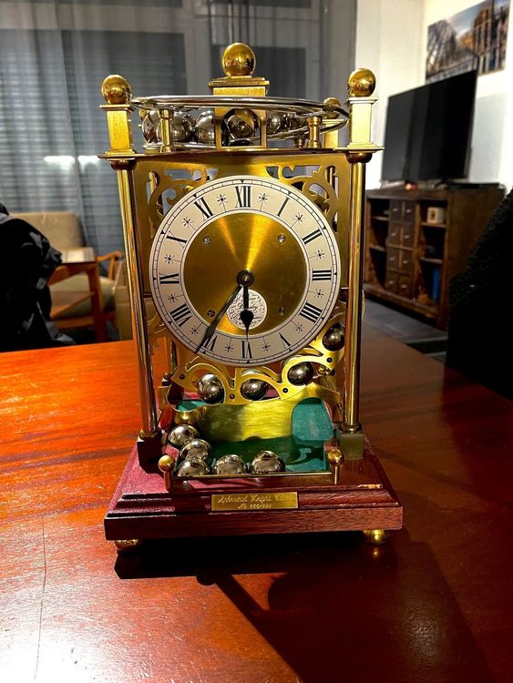 SPHERICAL WEIGHT CLOCK | Acheter sur Ricardo