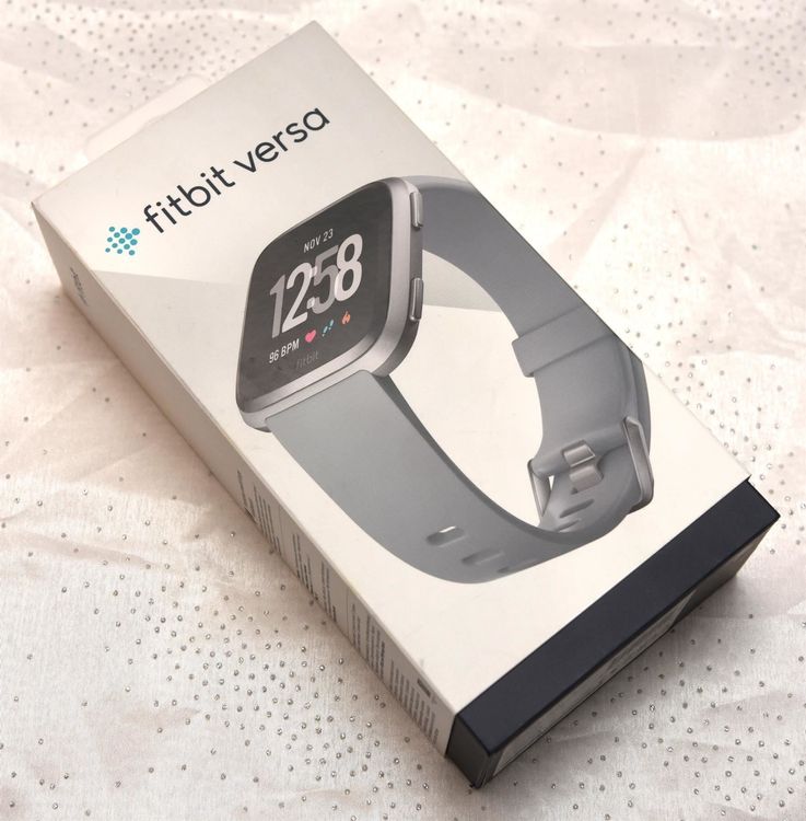 Fitbit Versa Gray / Silver Aluminum (Neu (gemäss Beschreibung)) in für ...