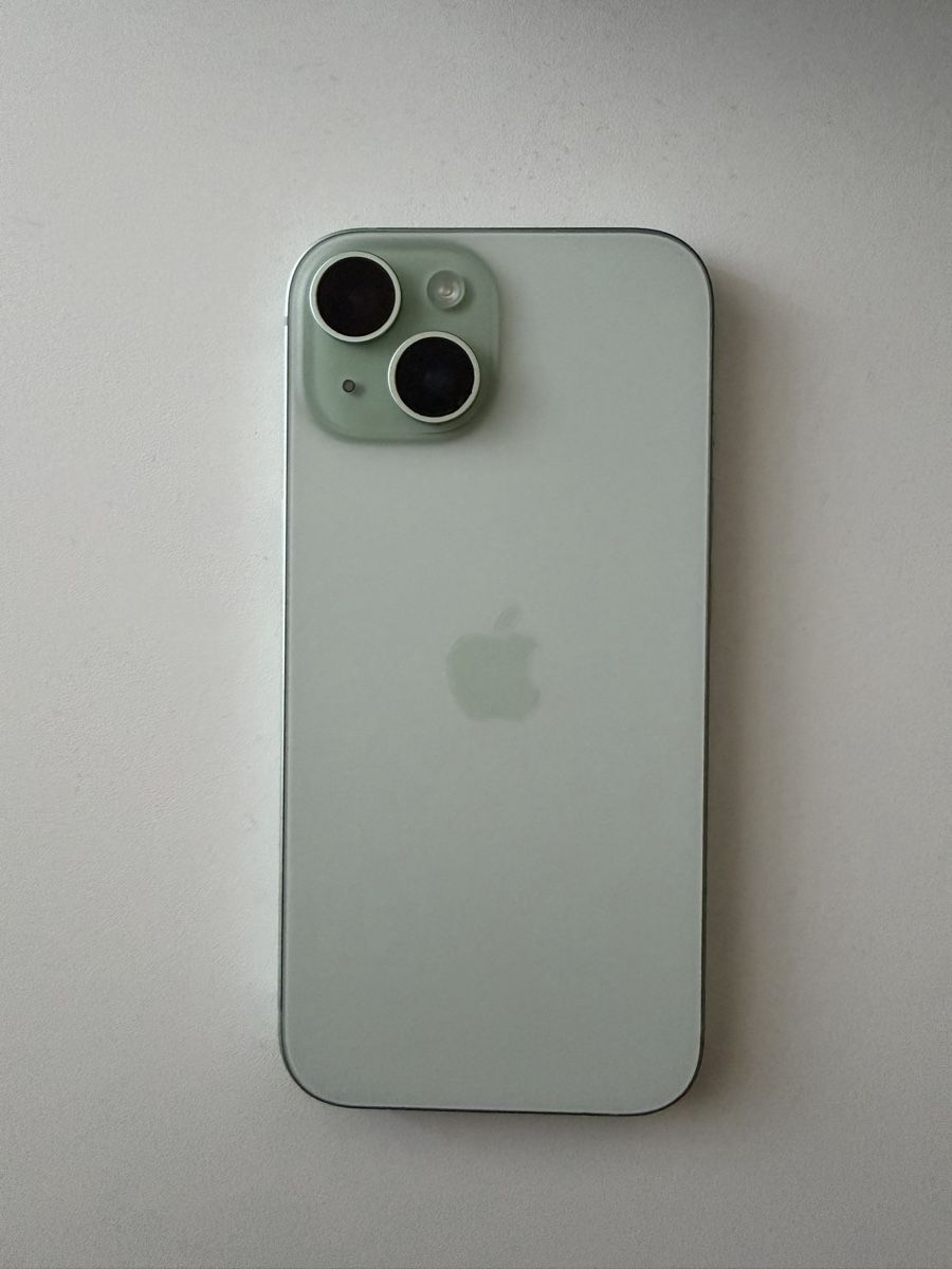 iPhone 15, 128 GB, vert clair (D'occasion) à La Chaux-de-Fonds pour CHF ...