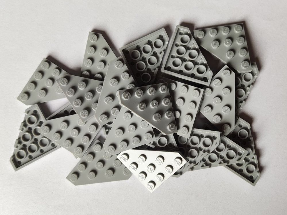 LEGO - 24x Light Bluish Gray Wedge Plate 4x4 - 30503 - NEW (Neu (gemäss ...