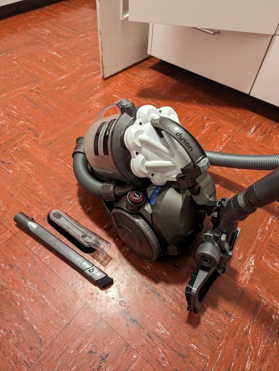 Dyson DC29 dB Staubsauger (Gebraucht) in Zürich für CHF 71 – nur ...