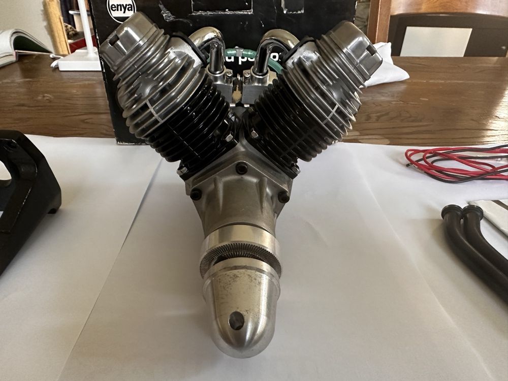 ENYA VT-240 V Twin 4 Takt Motor Modellbau neuwertig | Kaufen auf Ricardo