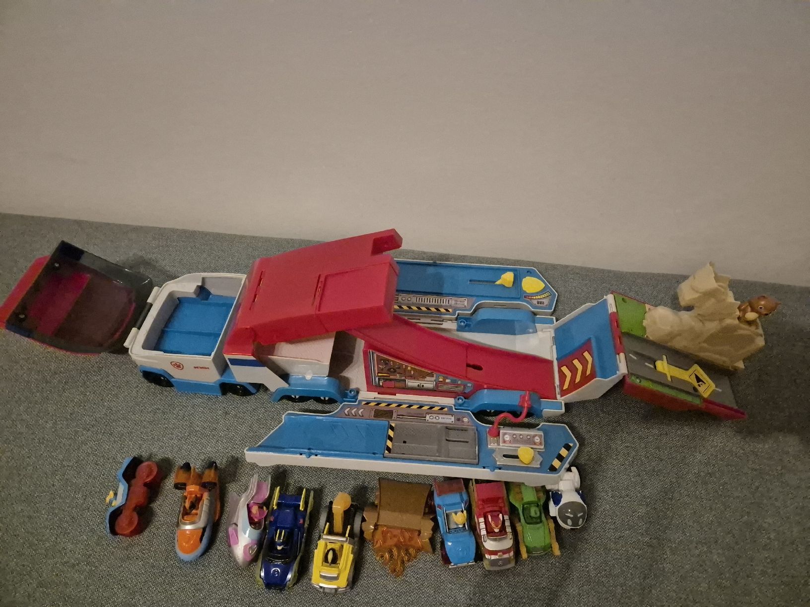 Paw Patroller Truck + 9 vehicles (Gebraucht) in Basel für CHF 33 – mit ...