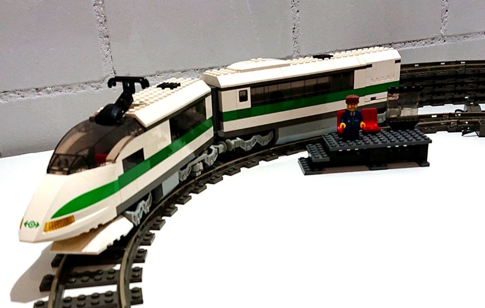 LEGO 9 VOLT EISENBAHN 4511 HIGHT SPEED TRAIN MIT TRAVO (Gebraucht) in ...