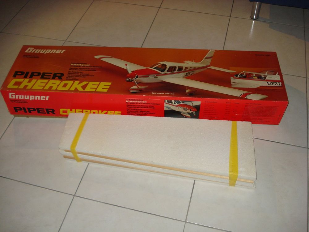 Piper Cherokee ex . Graupner 1.6m (Neu und originalverpackt) in Zunzgen ...
