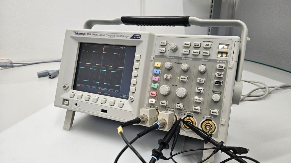 Tektronix TDS3034C - 300 MHz 4 Kanal Oszilloskop (Gebraucht) in Geneve ...