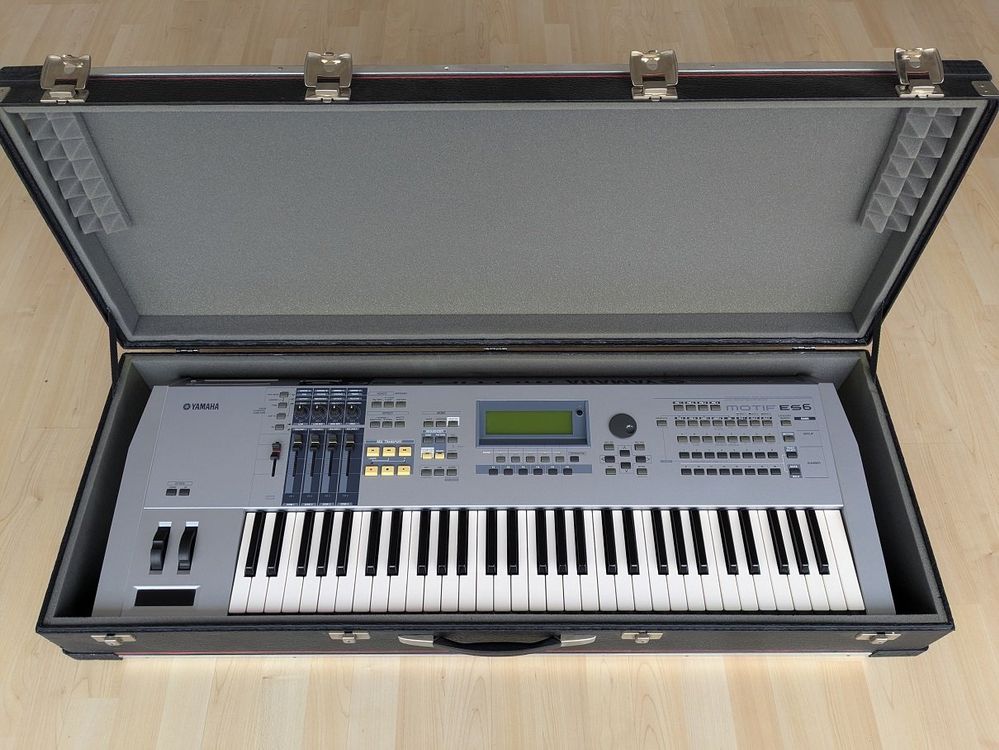 Yamaha Motif ES6 Synthesizer Workstation mit Koffer (Gebraucht) in ...