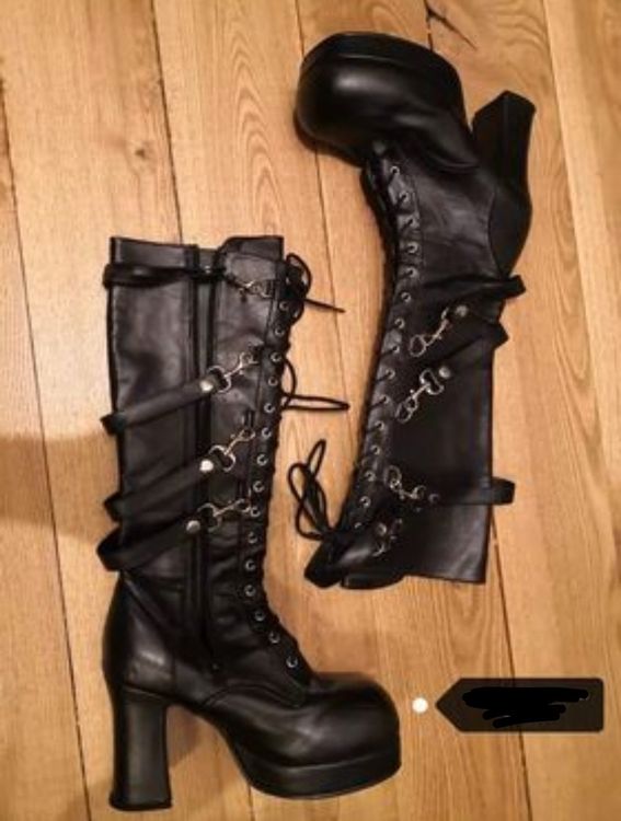 Gothic Demonia Stiefel 40/41 (Gebraucht) in Alpthal für CHF 60 – mit ...