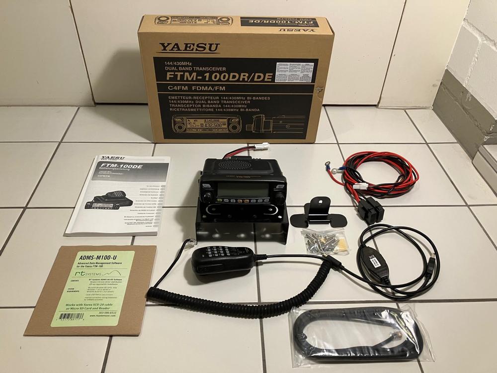 Amateurfunk / YAESU FTM-100 DE (2m/70cm mit FM und C4FM) Set (Neu (gemäss Beschreibung)) in Zug ...