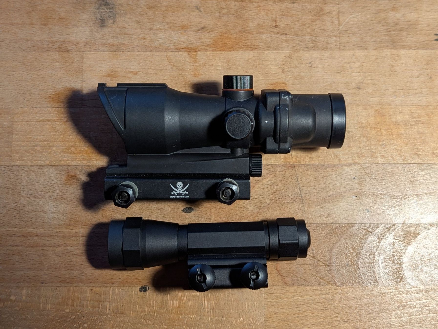 Airsoft ACOG und Lampe (Gebraucht) in Basel für CHF 30 – mit Lieferung ...