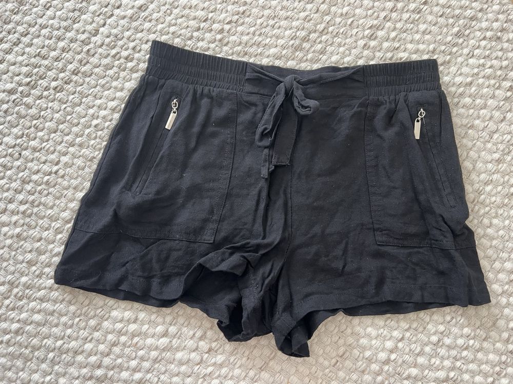 Schwarzi Summer-Shorts, Grössi M - Perfekt für de Summer! (Gebraucht ...