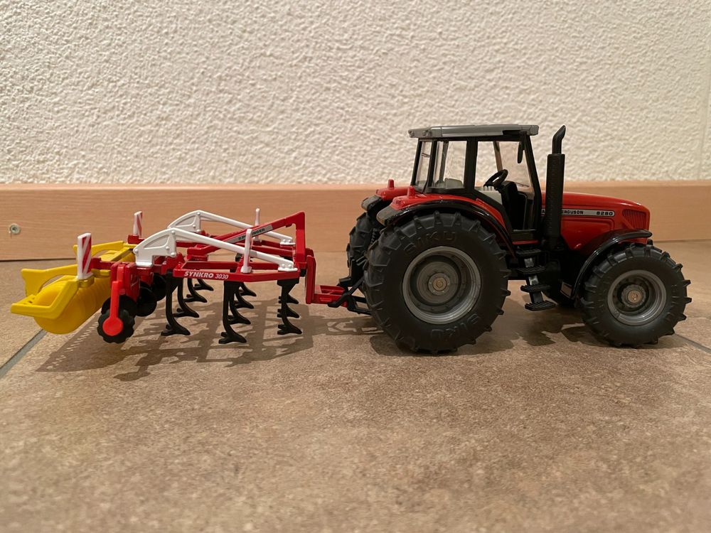 SIKU Massey Ferguson 8280 mit Pöttinger Grubber (Neu und originalverpackt) in Kreuzlingen für ...
