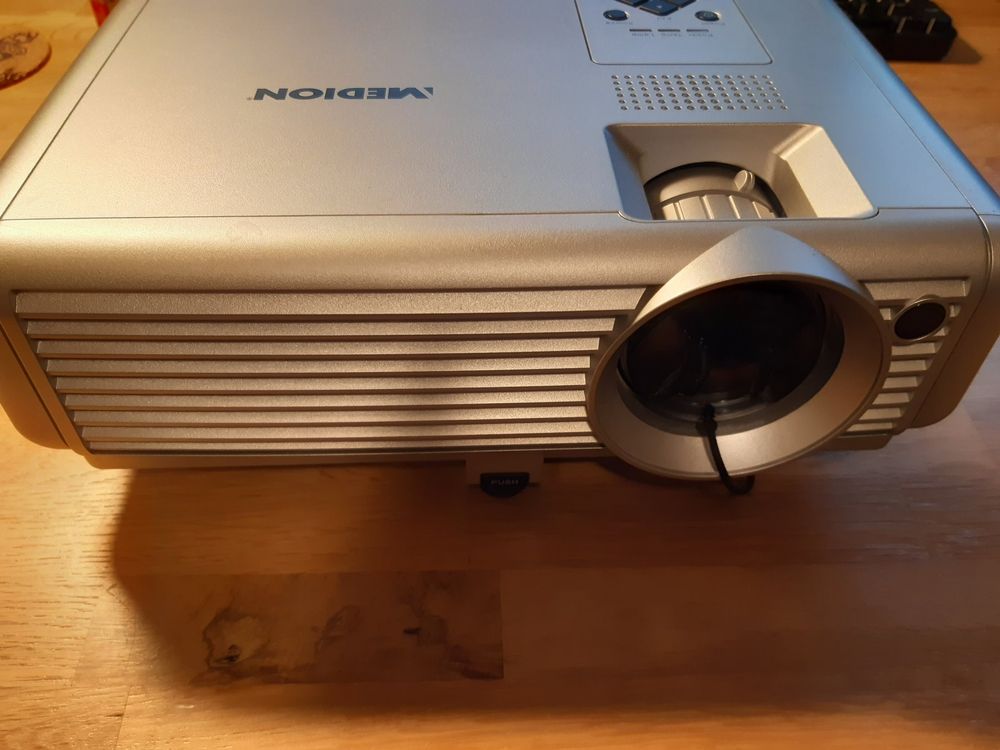 Medion MD 30055BA Beamer / Projektor - Home Cinema (Gebraucht) in ...