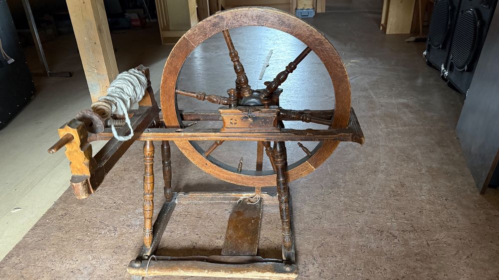 Dekoratives antikes Spinnrad aus Holz, Rarität (Gebraucht) in Chur für ...