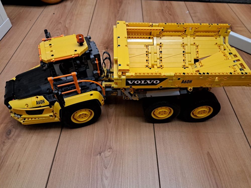 Lego Technic Volvo A60H Kipplaster Top Zustand (Gebraucht) in ...