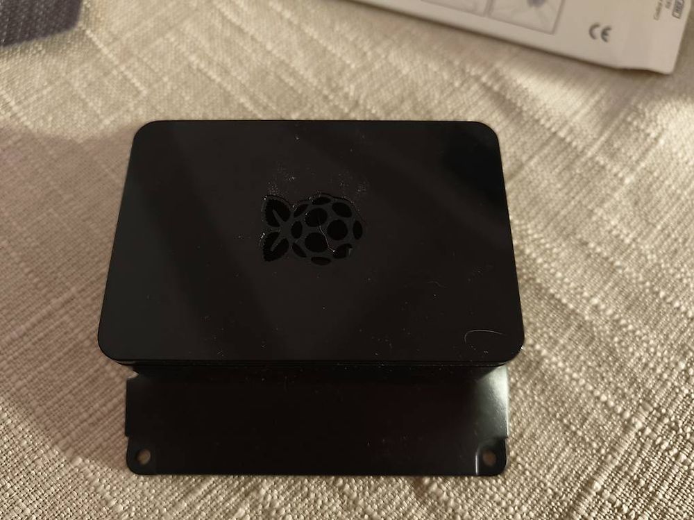 Raspberry Pi Model 3B+ mit VESA mount Gehäuse (Gebraucht) in Zürich für ...