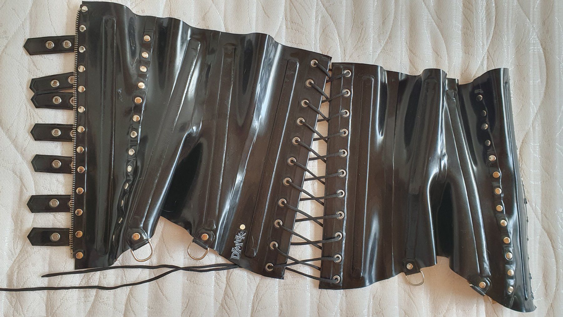 Magnifique corset Demask (D'occasion) à Les Genevez JU pour CHF 150 ...