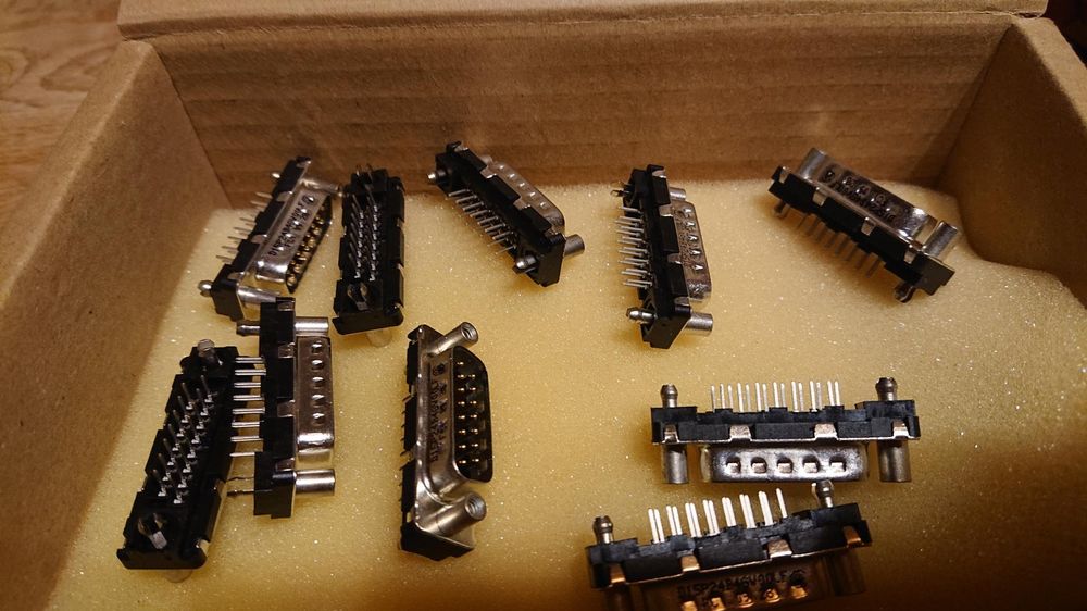 10 Stk D-Sub-Stecker 15-pol - D15P24B4GV00LF von FCI | Kaufen auf Ricardo