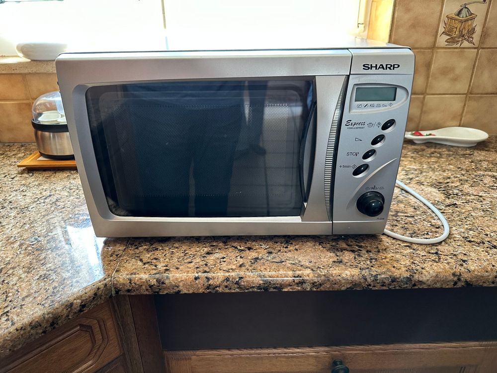 Mikrowelle Sharp R-234 (Gebraucht) in Biel-Benken BL für CHF 1 – nur Abholung auf Ricardo kaufen