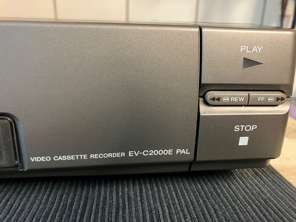 Sony EV-C2000E Hi8 recorder (Defekt) in Zunzgen für CHF 99 – mit ...
