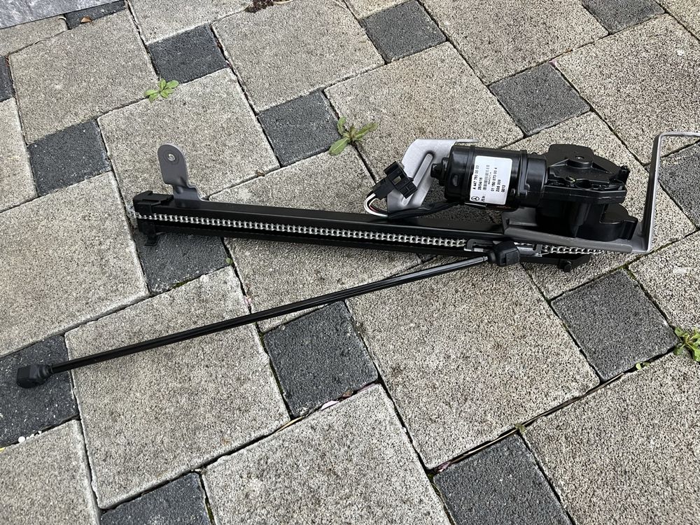 Antrieb Heckklappe Mercedes V Klasse A4477600003 (Gebraucht) in Wangen ...