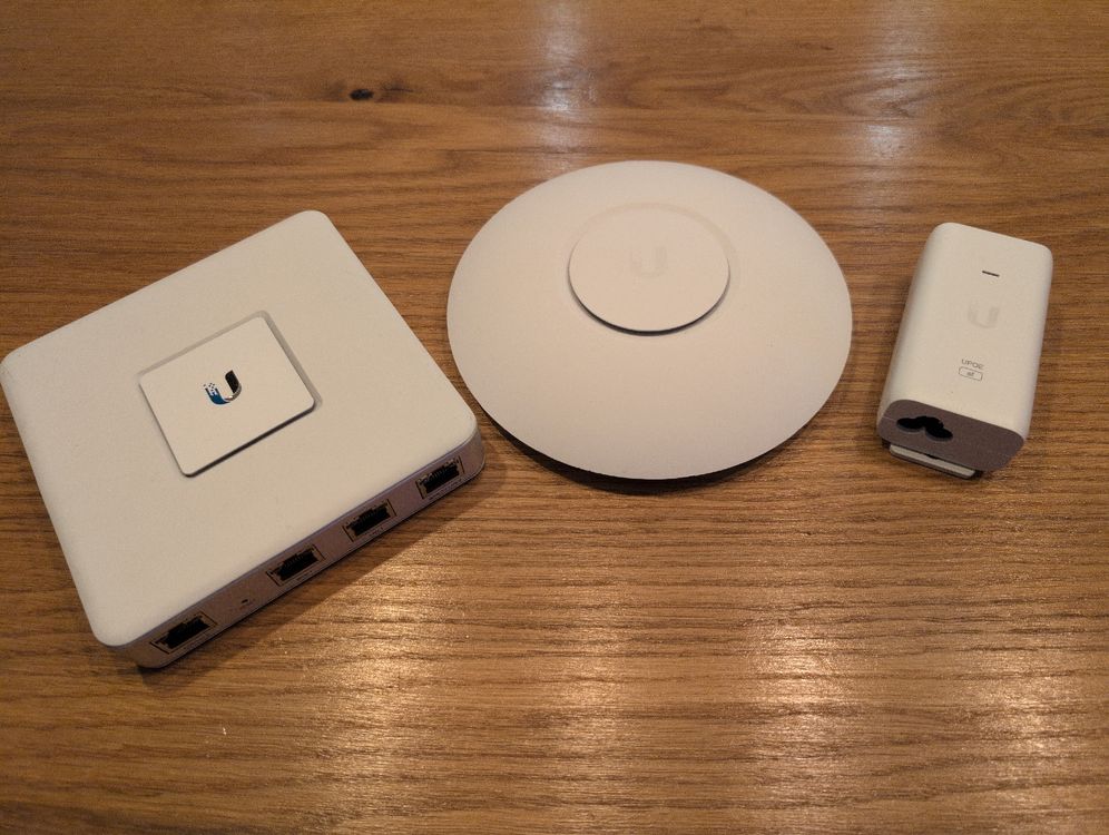 UniFi USG + AP Nano HD WLAN Set (Router & Accesspoint) (Gebraucht) in ...