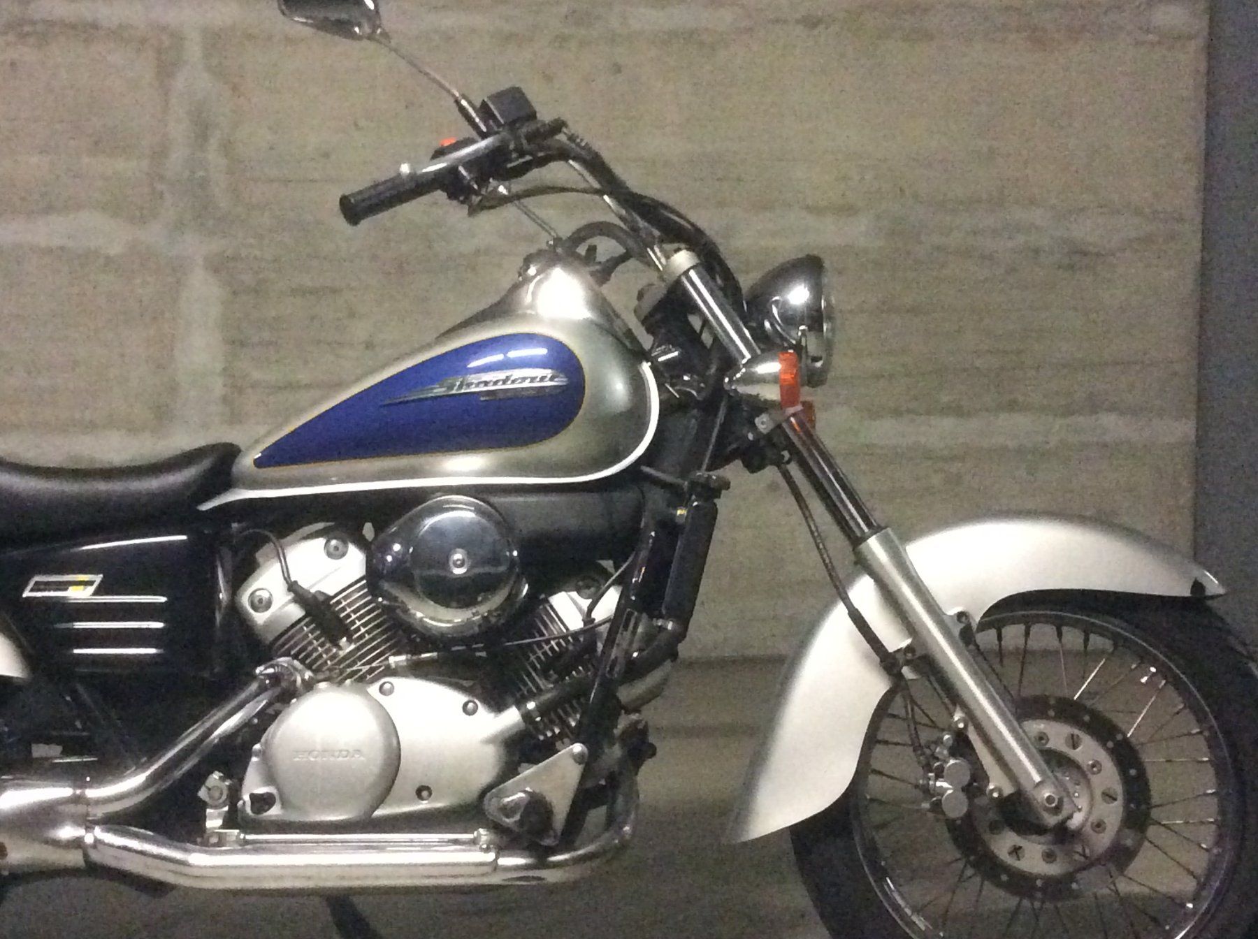 Moto Honda VT 125 gris-bleu (D'occasion) à Le Lignon pour CHF 1500 ...