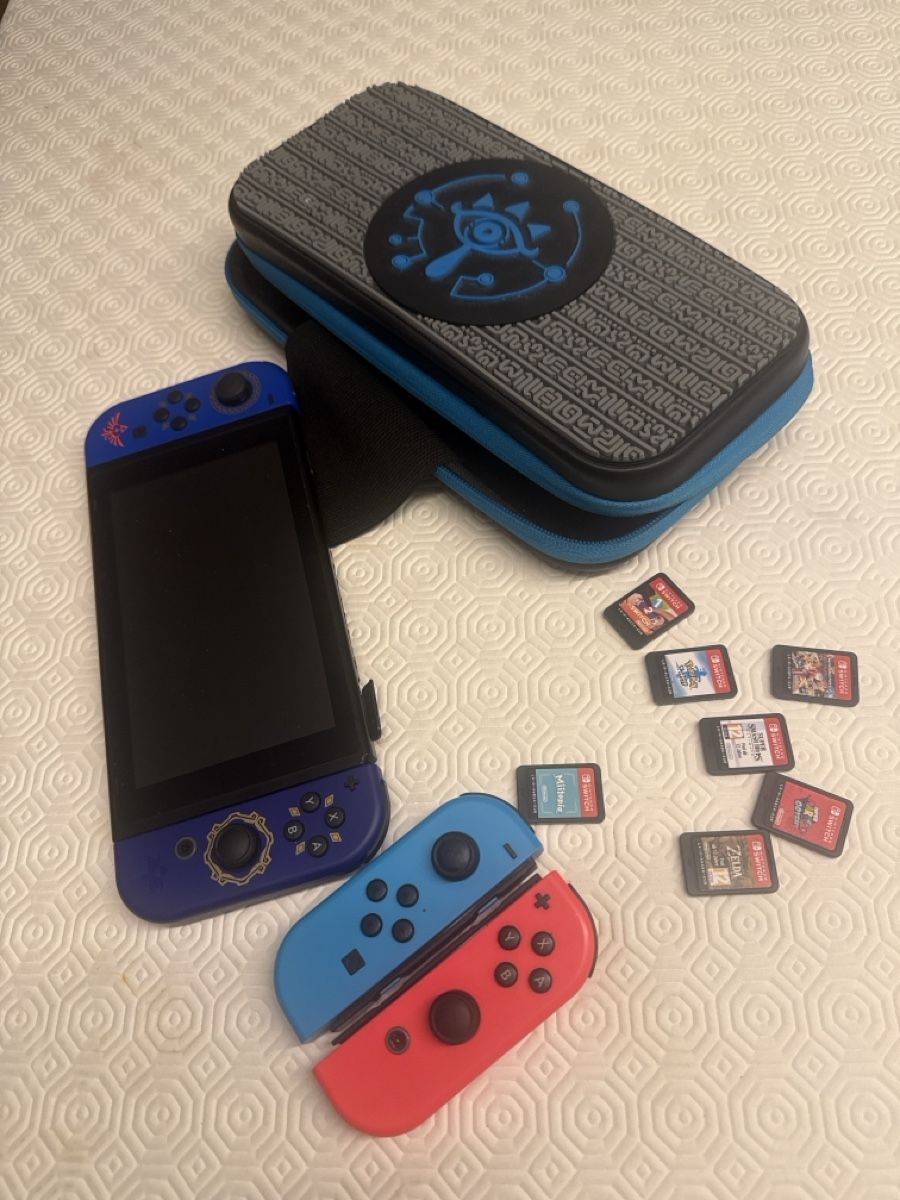 Nintendo Switch bundle with Zelda case & 7 games! (Gebraucht) in Rain ...