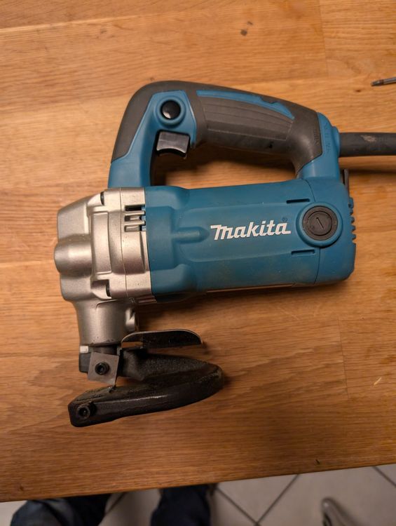 Makita JS3201J Blechschere Profi (Gebraucht) in Aarau Rohr für CHF 250 – mit Lieferung auf ...