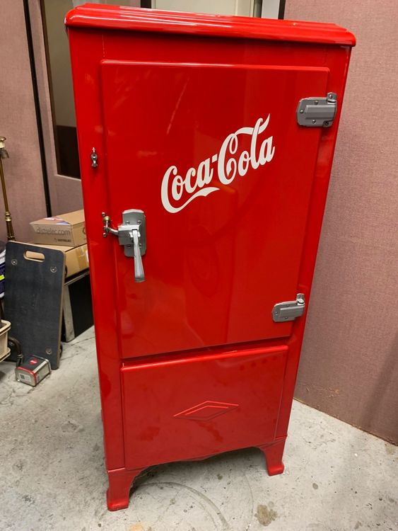 Coca Cola Ancien frigo transformé en armoire style COCA COLA | Comprare ...