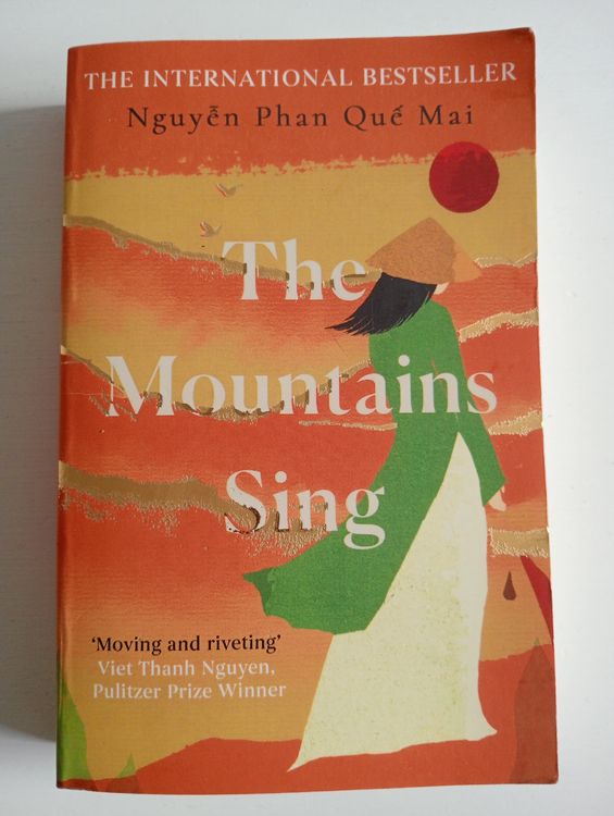 The Mountains Sing book by Phan Que Mai Nguyen in English (Gebraucht ...