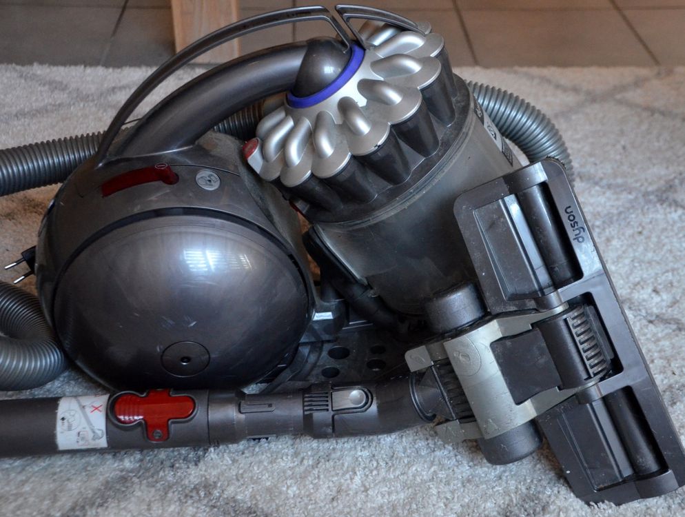 Dyson DC37 Staubsauger aspirateur (Gebraucht) in Collonges für CHF 120 – mit Lieferung auf ...