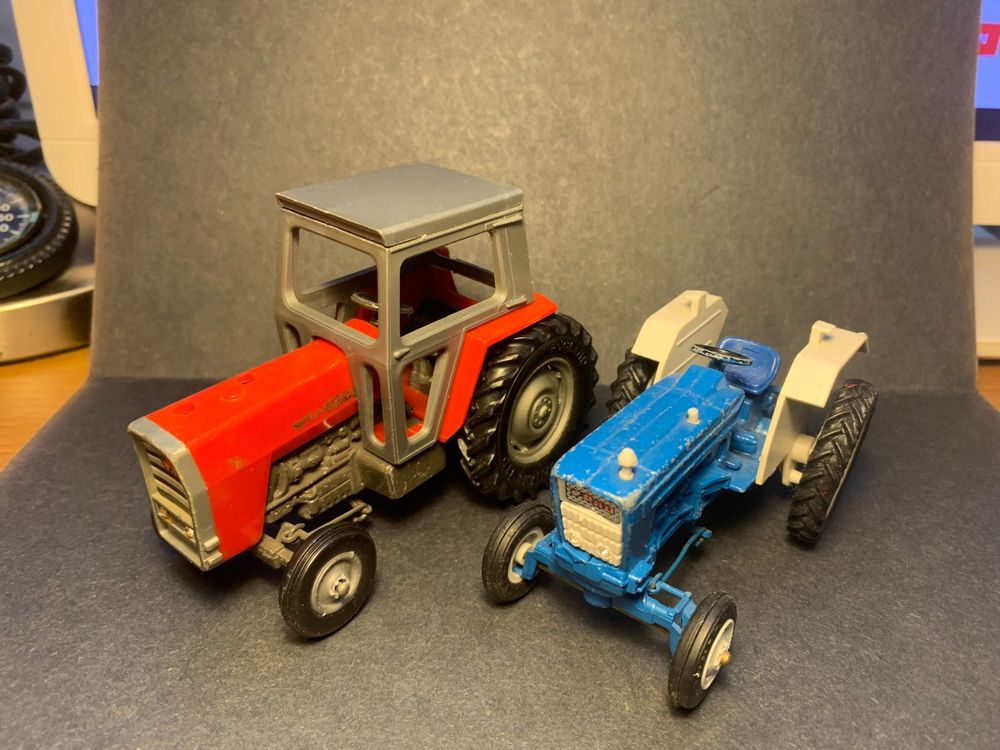 Ford 5000 + Massey Ferguson - Britains (Gebraucht) in Spiez für CHF 19. ...